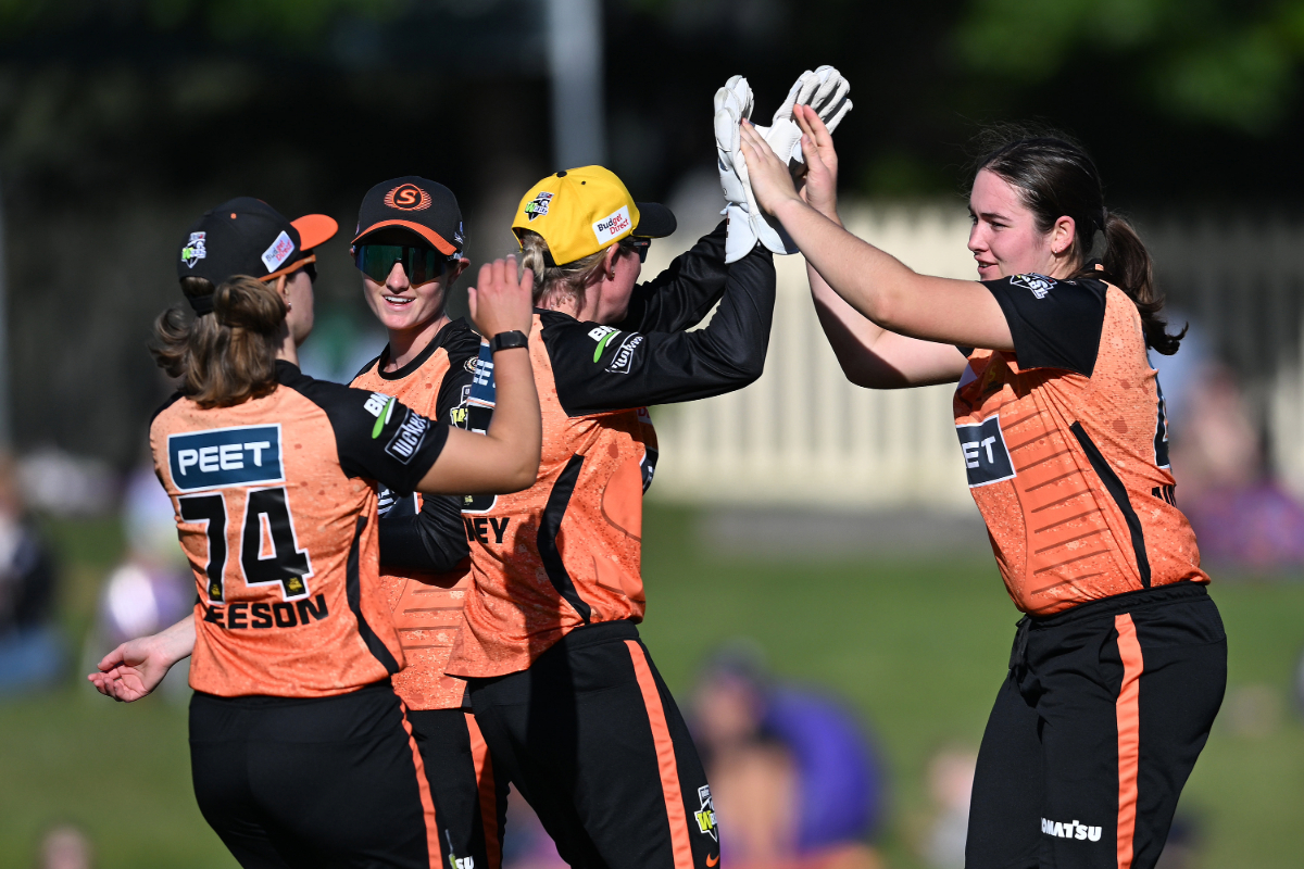 Scorchers, Sixers split points in super-over thriller | Perth Scorchers