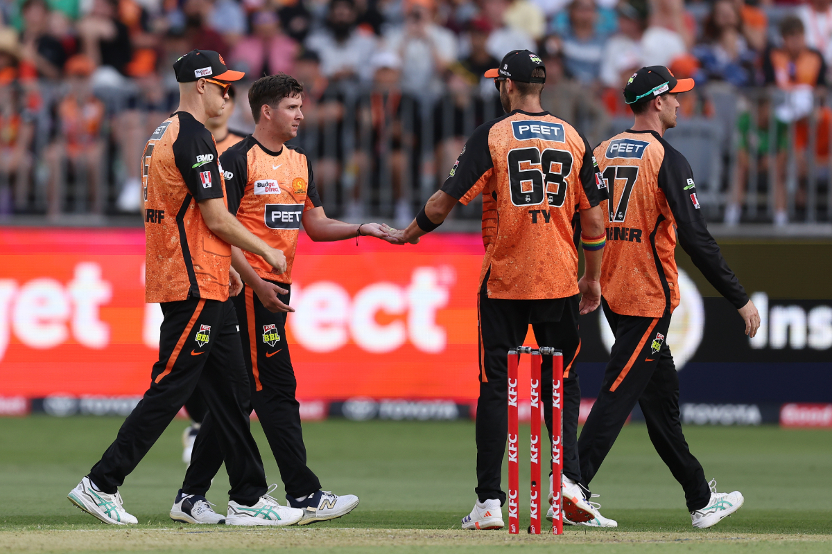 Scorchers launch BBL|14 with Wild West Win | Perth Scorchers