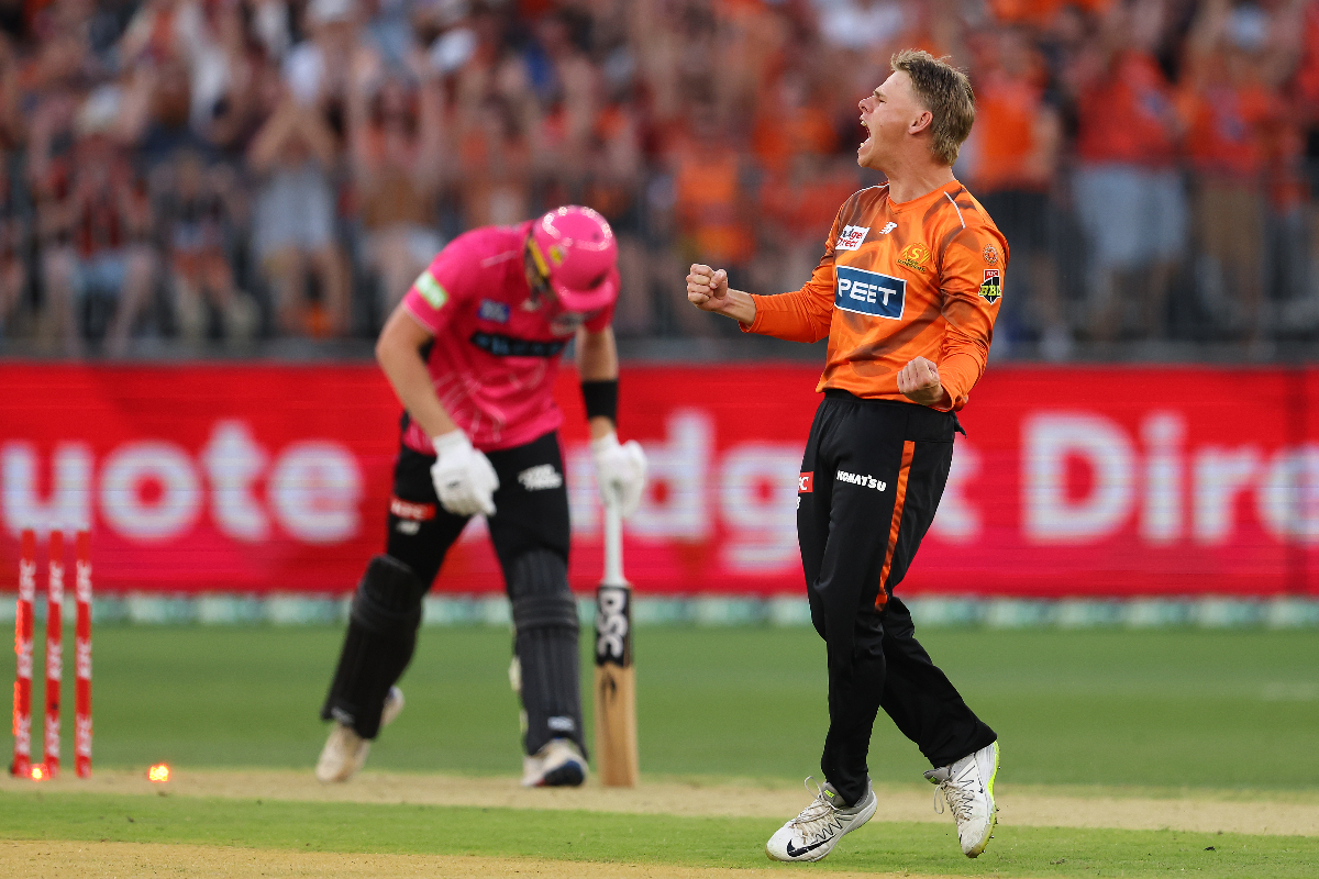 Scorchers stifle Sixers to seal BBL|15 Final spot, hosting rights ...